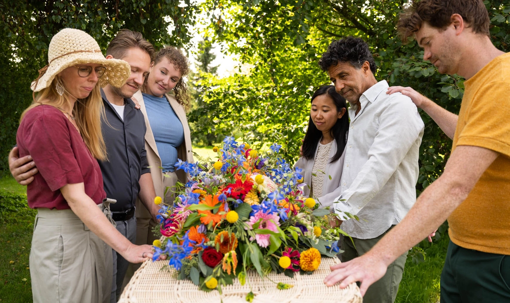 Welke kleding is netjes om te dragen naar een uitvaart? | Monuta